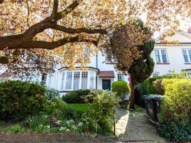 2 Bedrooms Flat for sale in Creighton Avenue, London N10