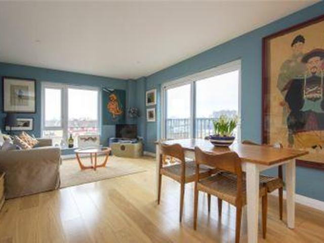2 Bedrooms Flat for sale in Cresset Road, London E9