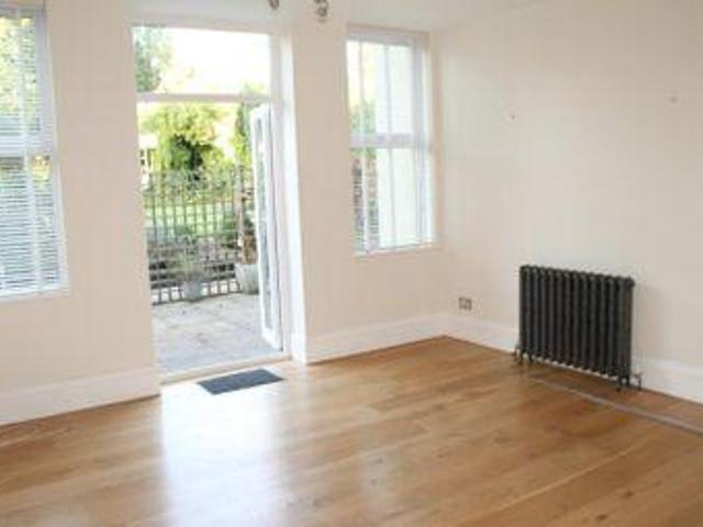 2 Bedrooms Flat for sale in Croham Road, South Croydon, Surrey CR2