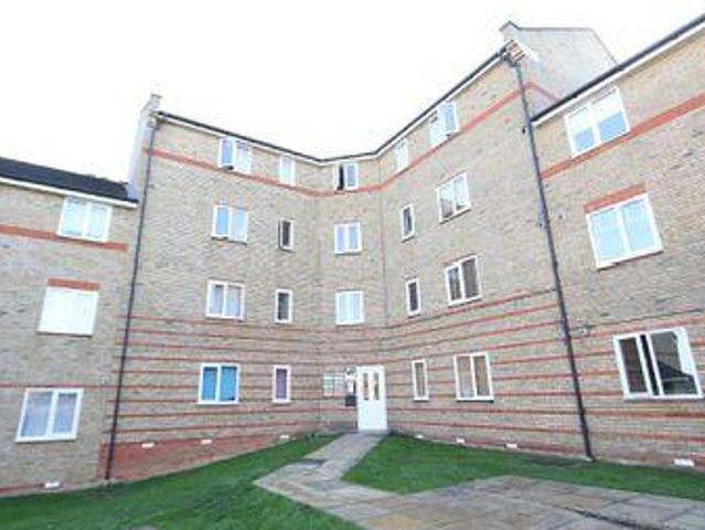 2 Bedrooms Flat for sale in Crompton Street, Chelmsford, Essex CM1