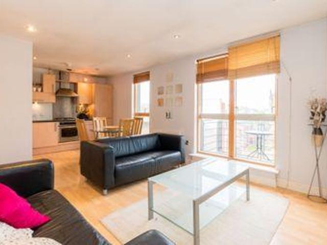 2 Bedrooms Flat for sale in Cromwell Court, 10 Bowman Lane, Leeds LS10