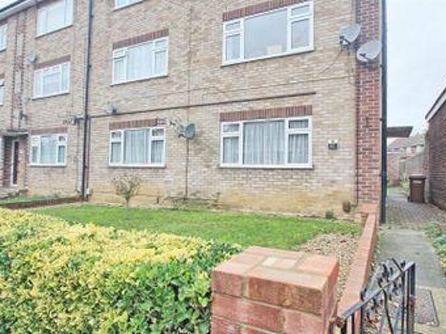 2 Bedrooms Flat for sale in Cromwell Road, Ware SG12