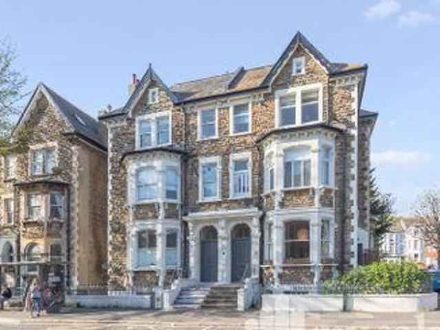 2 Bedrooms Flat for sale in Cromwell Road, Hove, East Sussex. BN3