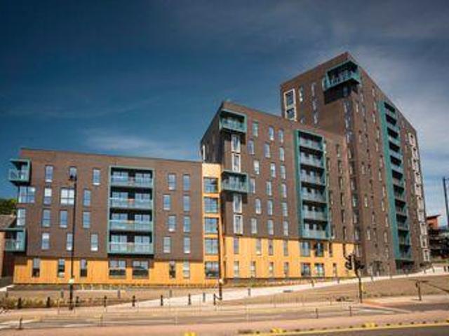 2 Bedrooms Flat for sale in Cross Green Lane, Leeds LS9