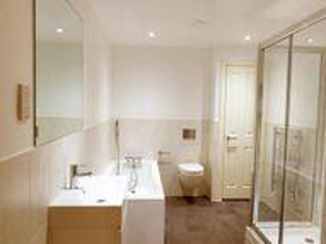 2 Bedrooms Flat for sale in Crown Drive, Heathfield TN21