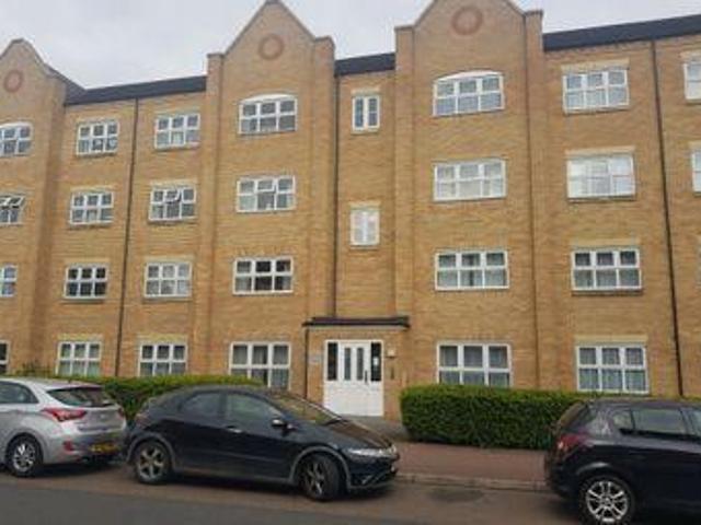 2 Bedrooms Flat for sale in Crowe Road, Bedford MK40