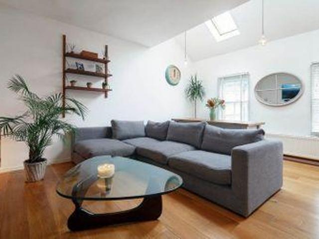 2 Bedrooms Flat for sale in Crouch Hill, London N8