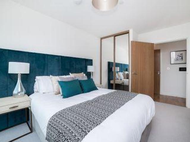 2 Bedrooms Flat for sale in Cutter Lane, Greenwich SE10