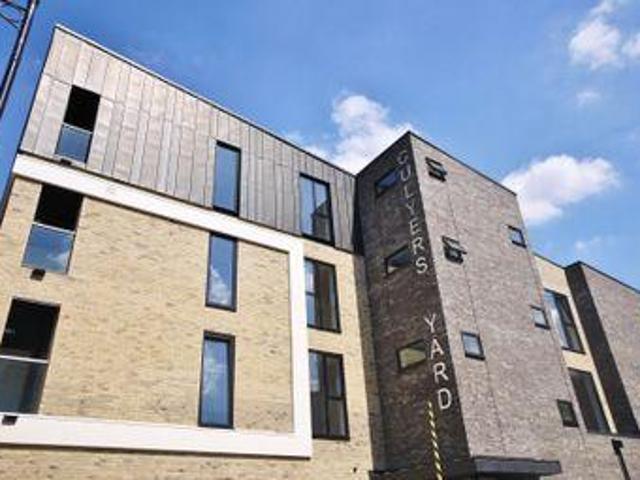 2 Bedrooms Flat for sale in Culyers Yard, 40 William Hunter Way, Brentwood, Essex CM14