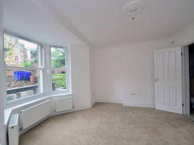 2 Bedrooms Flat for sale in Amhurst Road, Hackney E8