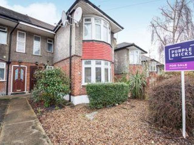 2 Bedrooms Flat for sale in Abbey Road, Ilford IG2