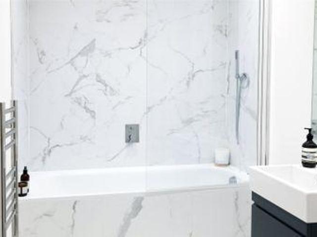 2 Bedrooms Flat for sale in Adams Close, Finchley N3