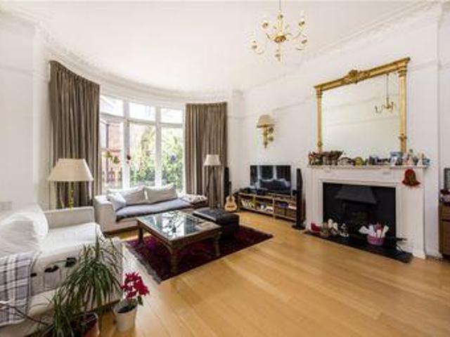 2 Bedrooms Flat for sale in Adamson Road, London NW3