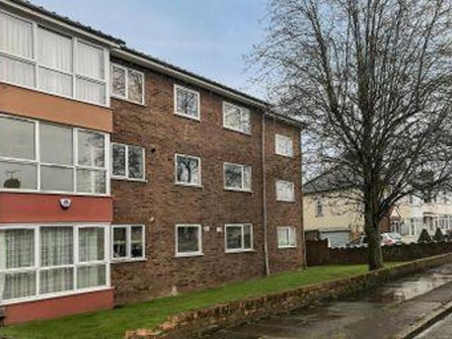 2 Bedrooms Flat for sale in Addison Road, Enfield EN3