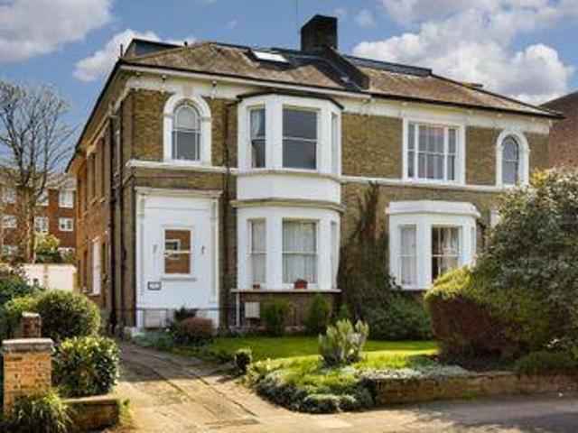2 Bedrooms Flat for sale in Adelaide Road, Surbiton KT6