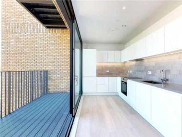 2 Bedrooms Flat for sale in Admiralty, N Woolwich Road E16