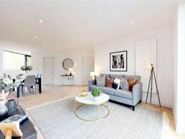 2 Bedrooms Flat for sale in Admiralty, N Woolwich Road E16