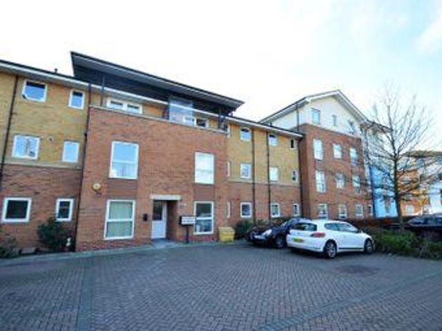 2 Bedrooms Flat for sale in Admiralty Close, West Drayton UB7