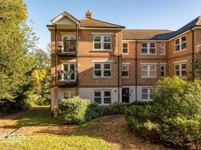 2 Bedrooms Flat for sale in Adrian Close, Hemel Hempstead, Hertfordshire HP1