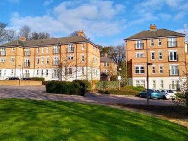 2 Bedrooms Flat for sale in Adrian Close, Hemel Hempstead HP1