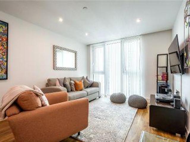 2 Bedrooms Flat for sale in Altitude Point, 71 Alie Street, London E1