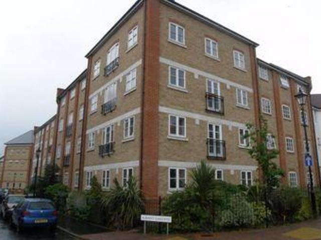 2 Bedrooms Flat for sale in Albany Gardens, Colchester CO2
