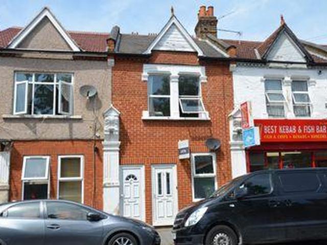 2 Bedrooms Flat for sale in Albany Road, Brentford TW8