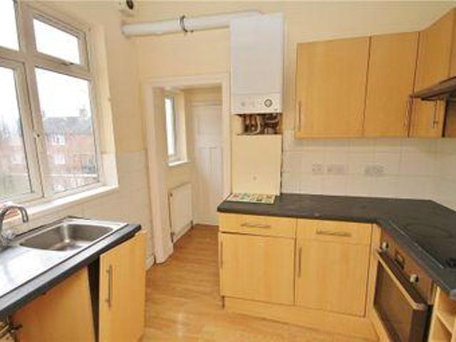 2 Bedrooms Flat for sale in Albert Road, London SE25
