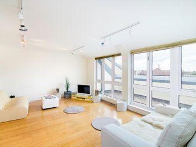 2 Bedrooms Flat for sale in Albert Street, London NW1