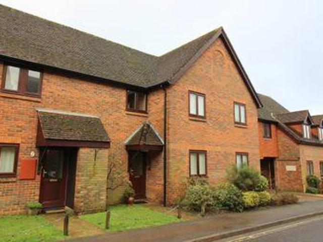 2 Bedrooms Flat for sale in Alders Court, Station Road, Alresford SO24