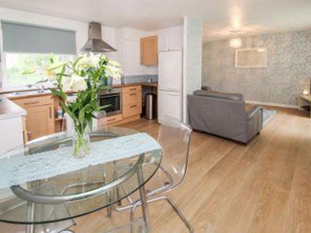 2 Bedrooms Flat for sale in Almond Road, Cumbernauld G67