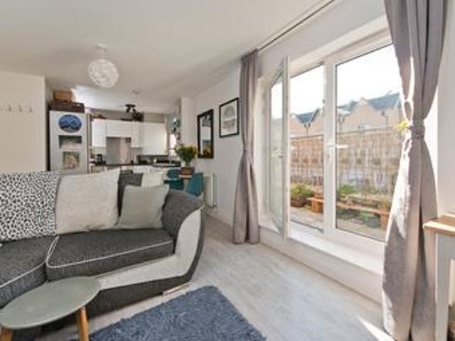 2 Bedrooms Flat for sale in Aqua House, Varcoe Gardens, Hayes UB3