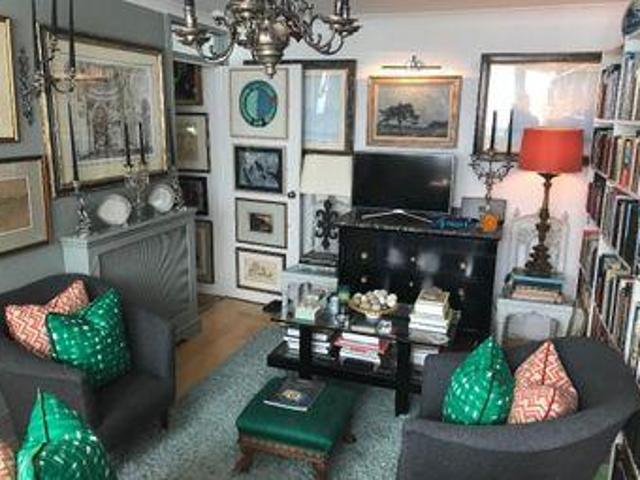 2 Bedrooms Flat for sale in Arthur Court Street, Charlotte Despard, London SW11