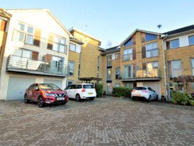 2 Bedrooms Flat for sale in Arundel Square, Maidstone ME15