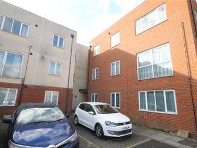2 Bedrooms Flat for sale in Archibald Close, Enfield EN3