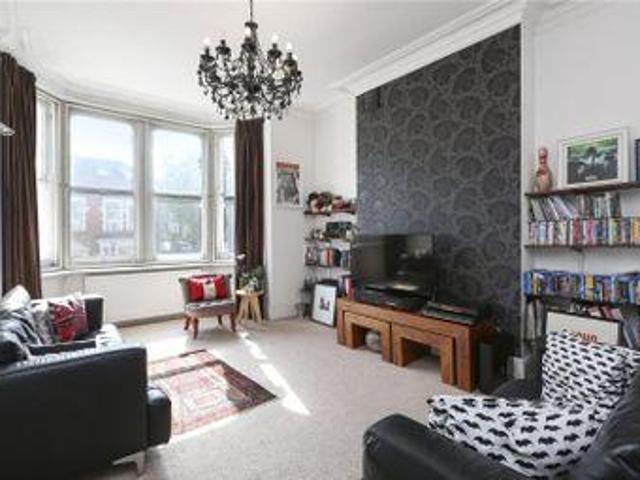 2 Bedrooms Flat for sale in Archway Road, London N6