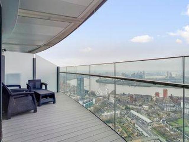 2 Bedrooms Flat for sale in Arena Tower, Canary Wharf E14
