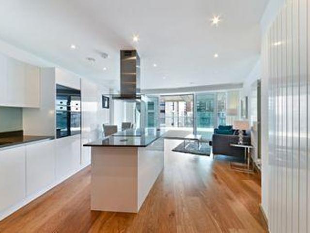 2 Bedrooms Flat for sale in Arena Tower, Crossharbour Plaza, Canary Wharf E14