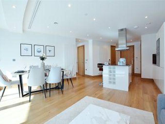 2 Bedrooms Flat for sale in Arena Tower, London E14
