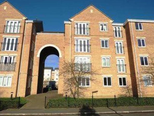 2 Bedrooms Flat for sale in Ash Court, Leeds LS14