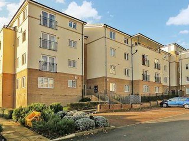 2 Bedrooms Flat for sale in Ash Court, Leeds LS14