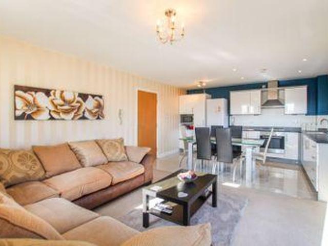 2 Bedrooms Flat for sale in Ash Court, Leeds LS14
