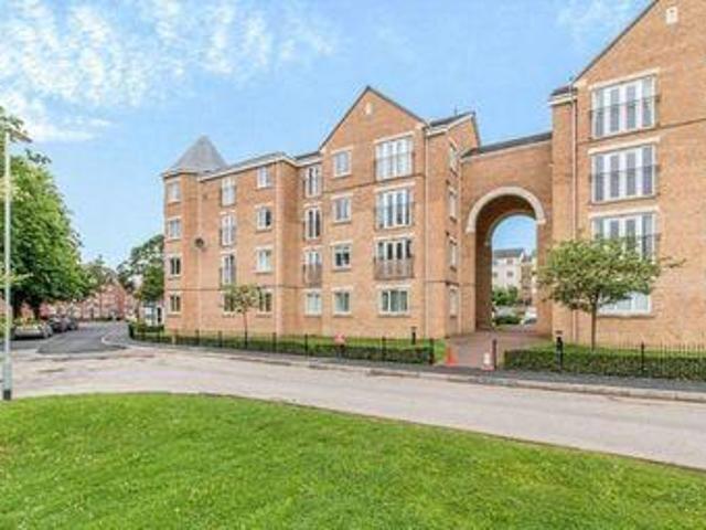 2 Bedrooms Flat for sale in Ash Court, Leeds LS14