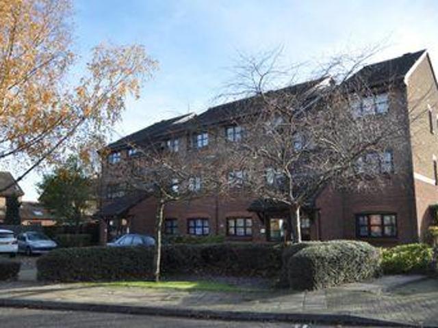 2 Bedrooms Flat for sale in Ash Walk, Wembley HA0