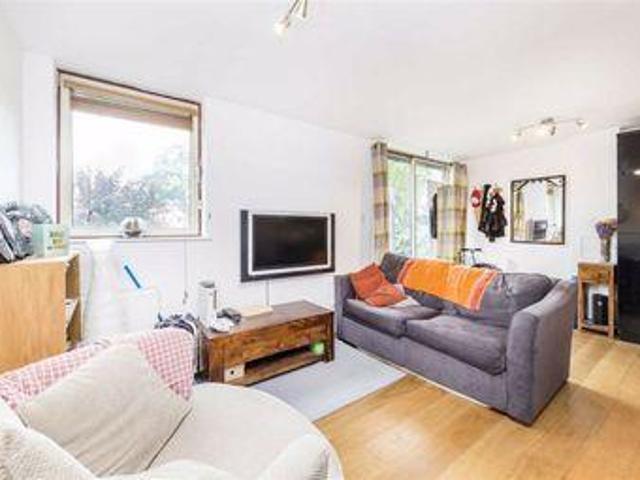 2 Bedrooms Flat for sale in Asher Way, London E1W