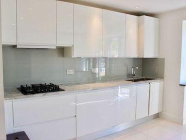 2 Bedrooms Flat for sale in Ashley Lane, London NW4