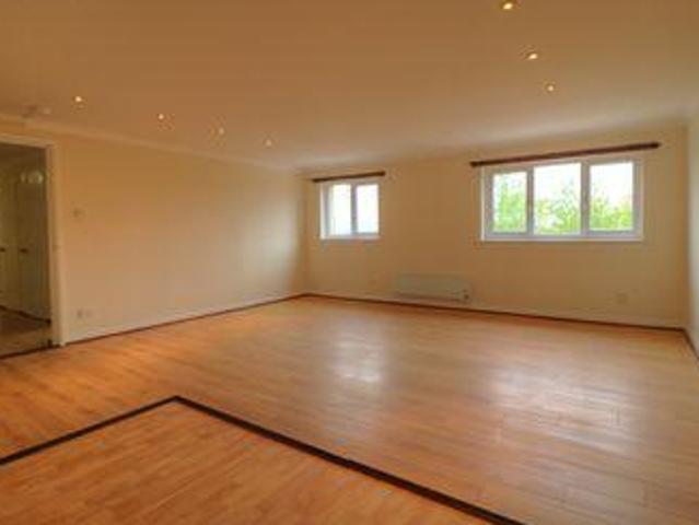 2 Bedrooms Flat for sale in Ashvale Crescent, Flat 1/2, Glasgow G21
