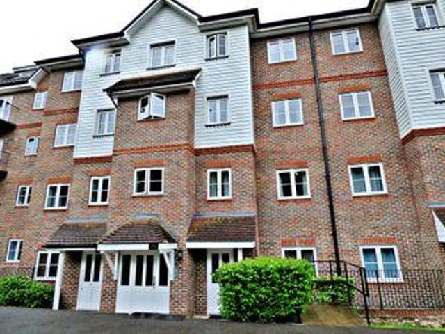 2 Bedrooms Flat for sale in Aspen Court, Freer Crescent, High Wycombe HP13