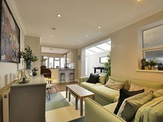 2 Bedrooms Flat for sale in Aspenlea Road, Hammersmith, London W6