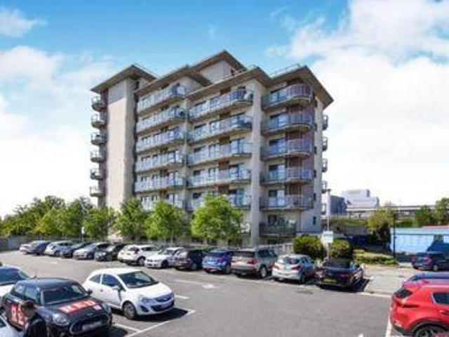2 Bedrooms Flat for sale in Atlanta Boulevard, Romford RM1